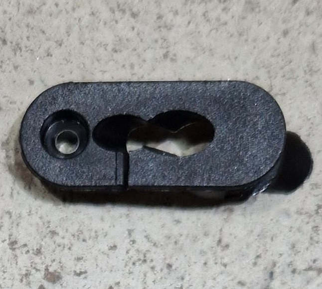 Giant Internal Cable Routing Port Plug (2 Hole 4.2mm/5.2mm) | SPOKE